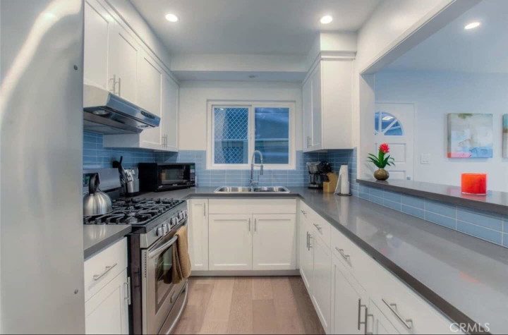 Surfers Dream: 1 Bedroom, 1 Bath, 1 Block To Beach - Manhattan Beach, CA