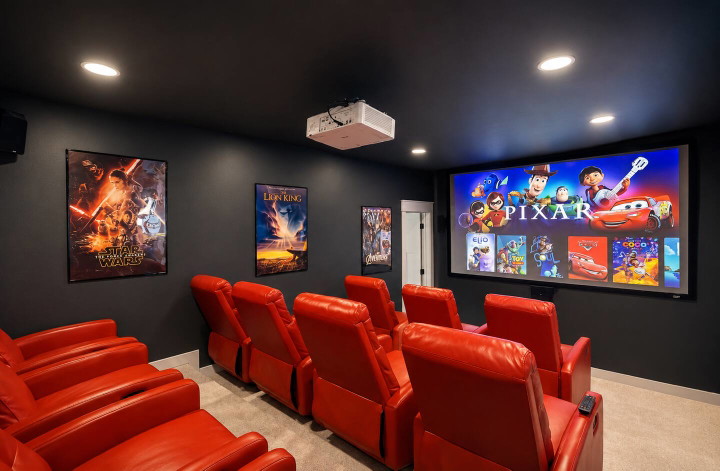 Skyline Grand | 7 Br, 5 King Beds & 130 Theater - Great Falls, MT