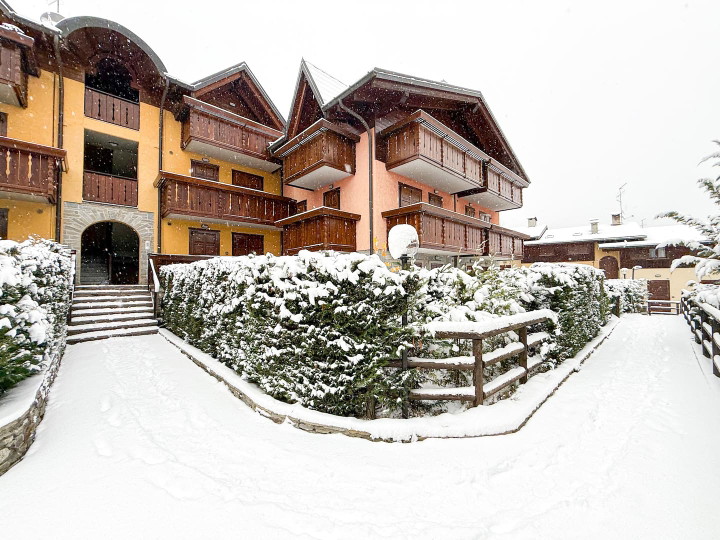Maison Mitoyenne, Jardin Privé Et Box Double - Tirano