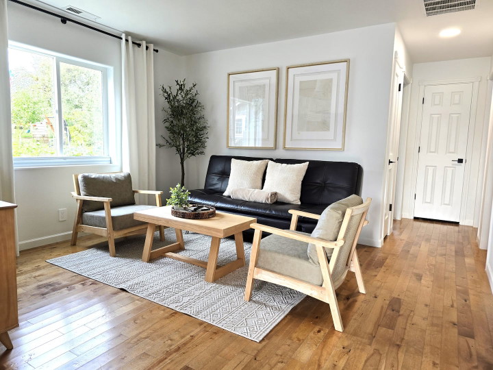 Near Marina, Dinning, Navy, Arena, Hospital - Everett, WA