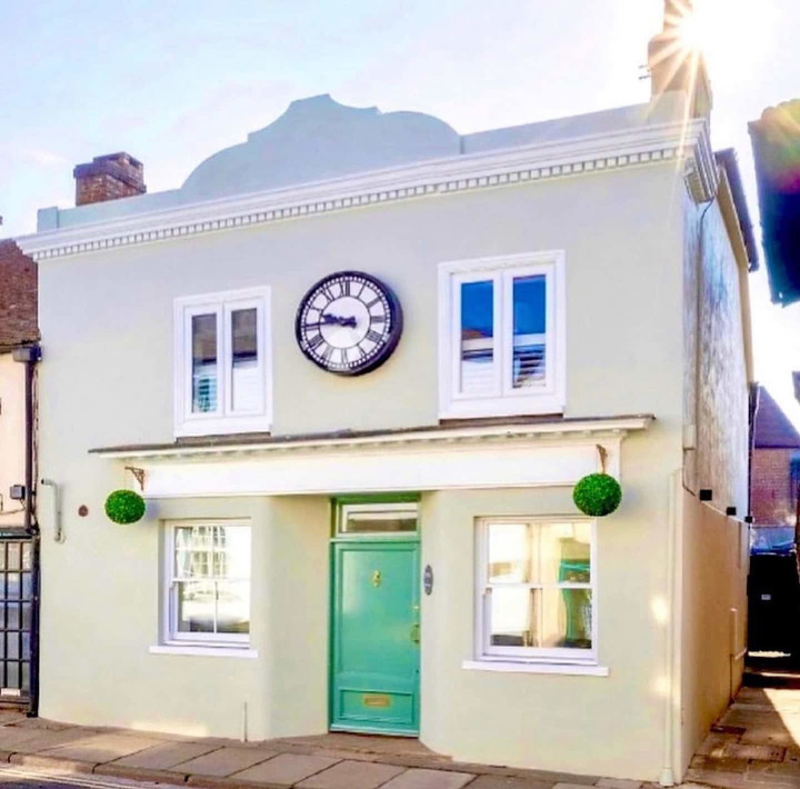 Quirky Bolt Hole In Midhurst - Midhurst