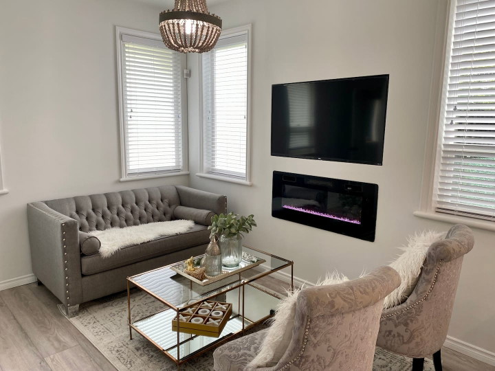 Stylish & Comfy  Close To Beach, Sunny Patio Pkg - Port Moody