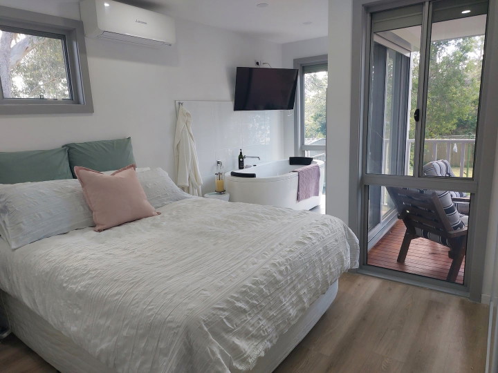 Charlie-ville Romantic Spa Escape - Sydney