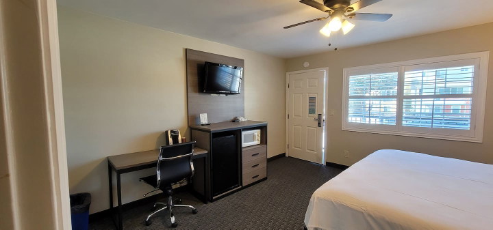 Standard King Room - Pismo Beach, CA