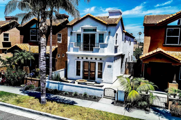 *Newly Listed* The White Beach House Of Huntington - Huntington Beach, CA
