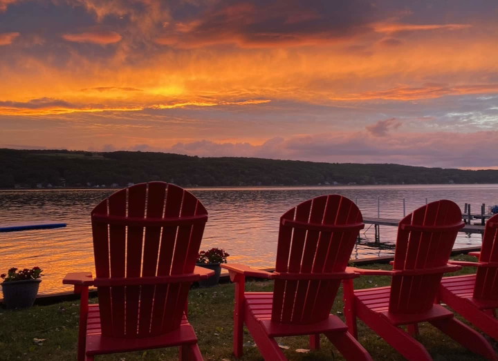 Private Keuka Lakefront Classic Near Wineries - Dundee, NY