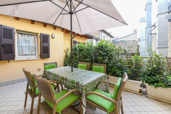 Spacious Three-room Apartment With Terrace + 2 Bathrooms In The Center - Gardasee