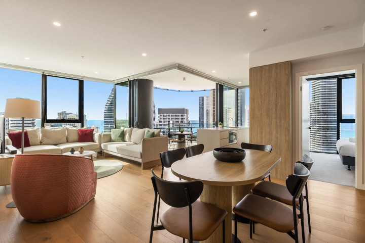 Luxury 3-bedroom Broadbeach Casino - Ocean Views -
