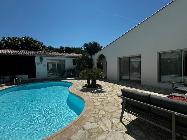 Unique Ile De Re : Villa Sur La Plage Avec Piscine - Ars-en-Ré