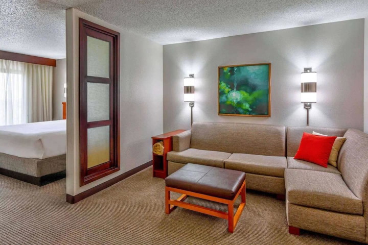 Wyndham Kc Airport | King Jr | Zona Rosa Near - Parkville, MO