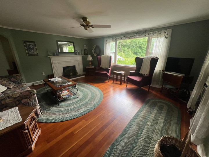 Calm & Cozy House In A Quiet Corner - Thompson, CT