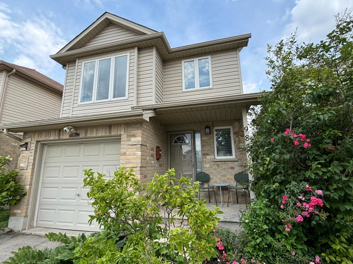 Clean+peaceful 3 Br House W/ Big Backyard Near Uwo - London