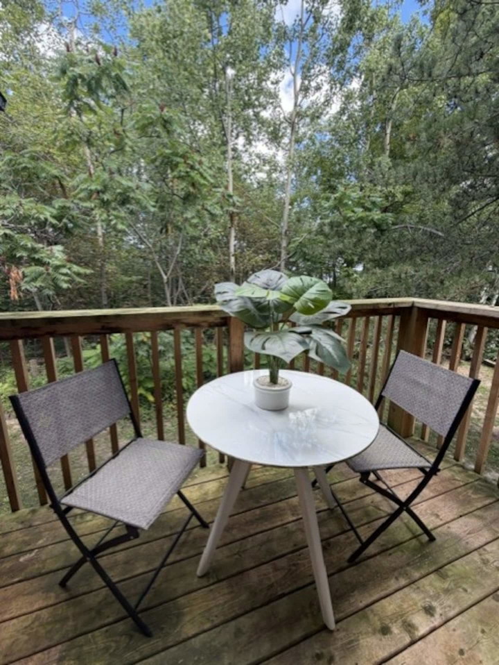 Peaceful Parkside End Unit | 3 Bedrooms | Sleeps 8 - Barrie