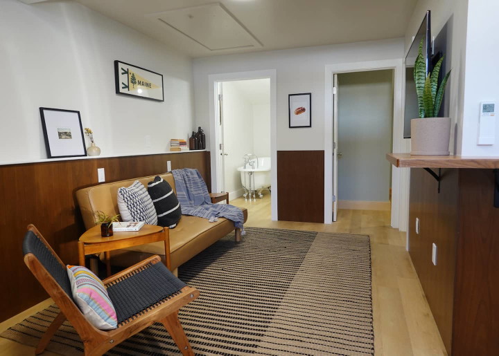 Newly Renovated Carriage House - Rockland, ME