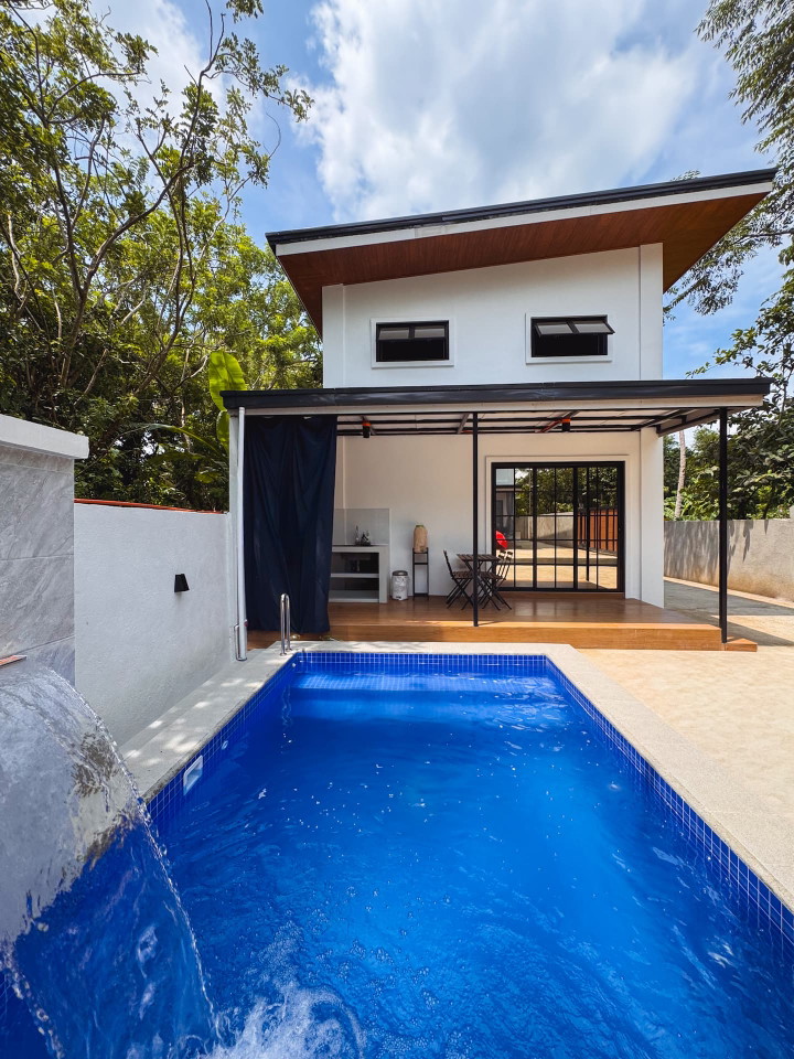 Twin Modern Cabins | Pools + Netflix + Karaoke - Tagaytay