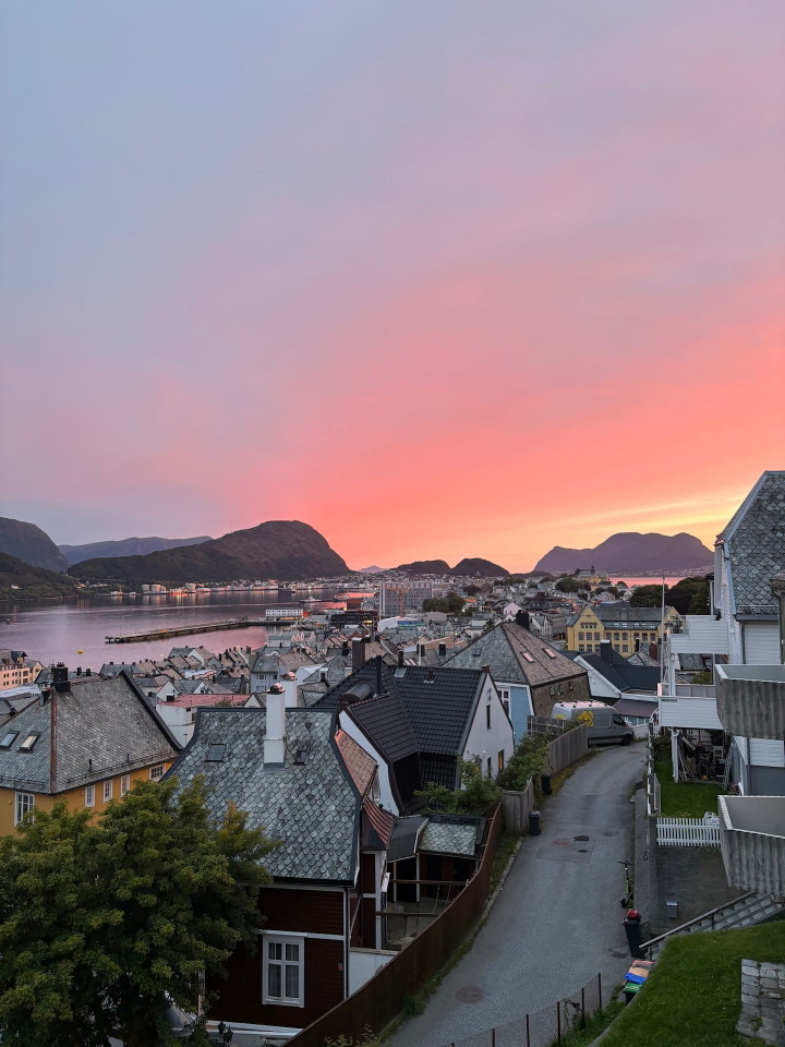 Ta En Tur Til ÅLesund I Høst! Alt I Gåavstand. - Alesund
