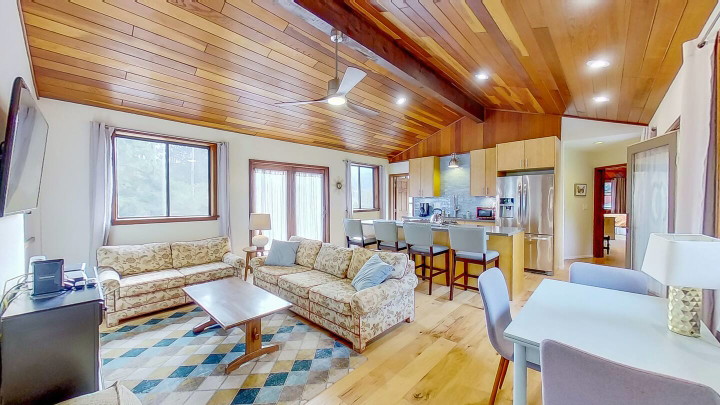 Modern Gerenoveerd Bovenappartement - Arcata, CA