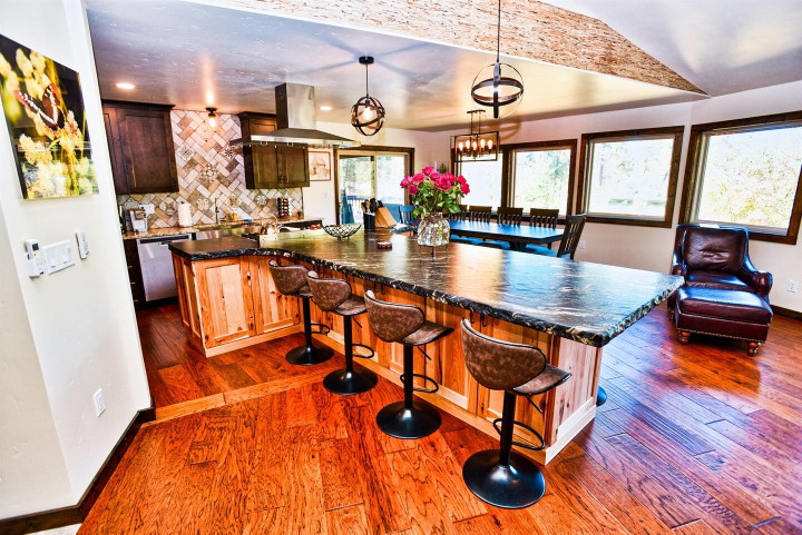 Large Cabin Hot Tub, Sauna, Fire Pit, Bbq, 2 Decks - McCall, ID
