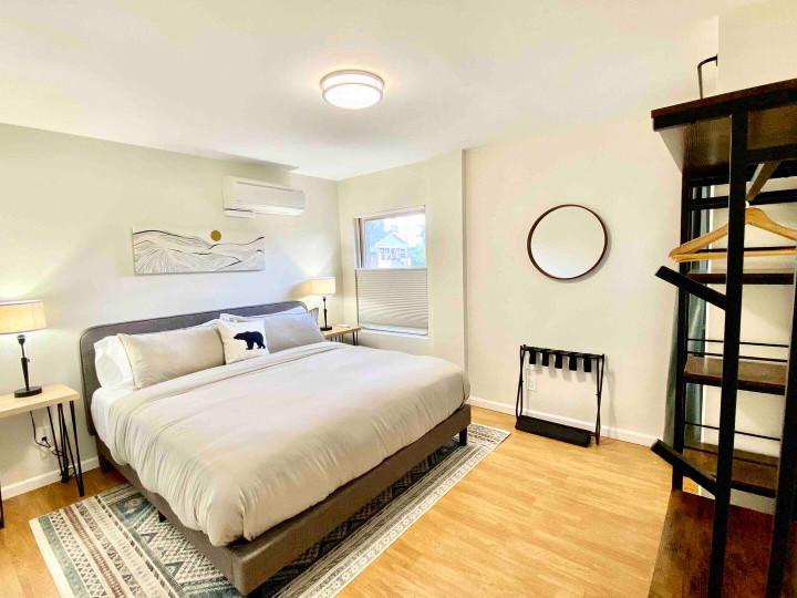 Walkable | Stylish | Modern | Stone House | View! - Mount Shasta, CA