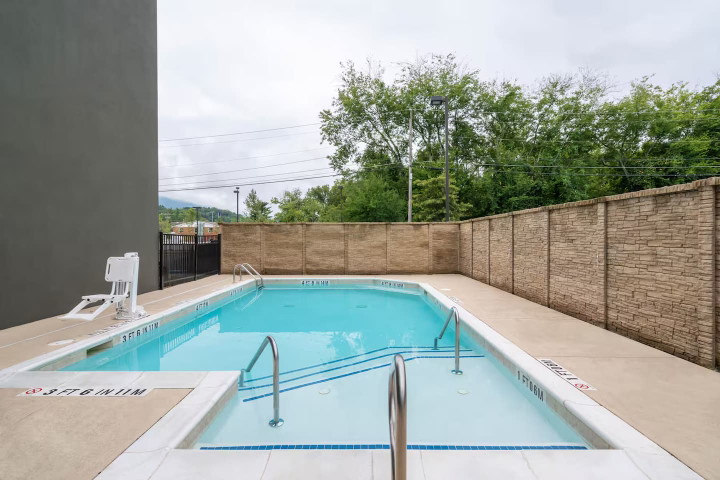 La Quinta Lookout Mtn | 2 Queens | Seasonal Pool - Chattanooga, TN