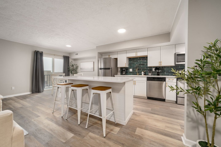 Modern 3br Condo | Downtown Views | Private Deck - Cincinnati