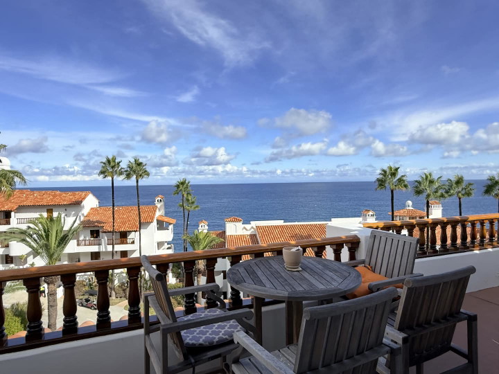 Immaculate Corner Condo W/golf Cart Steps To Beach - Santa Catalina Island, CA