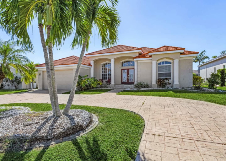 Location! Best In Pg-modern-waterfront-heated Pool - Punta Gorda, FL