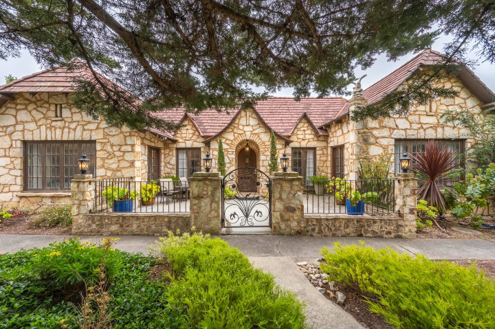 Charming 5 Bedroom Near Beach - Monterey, CA