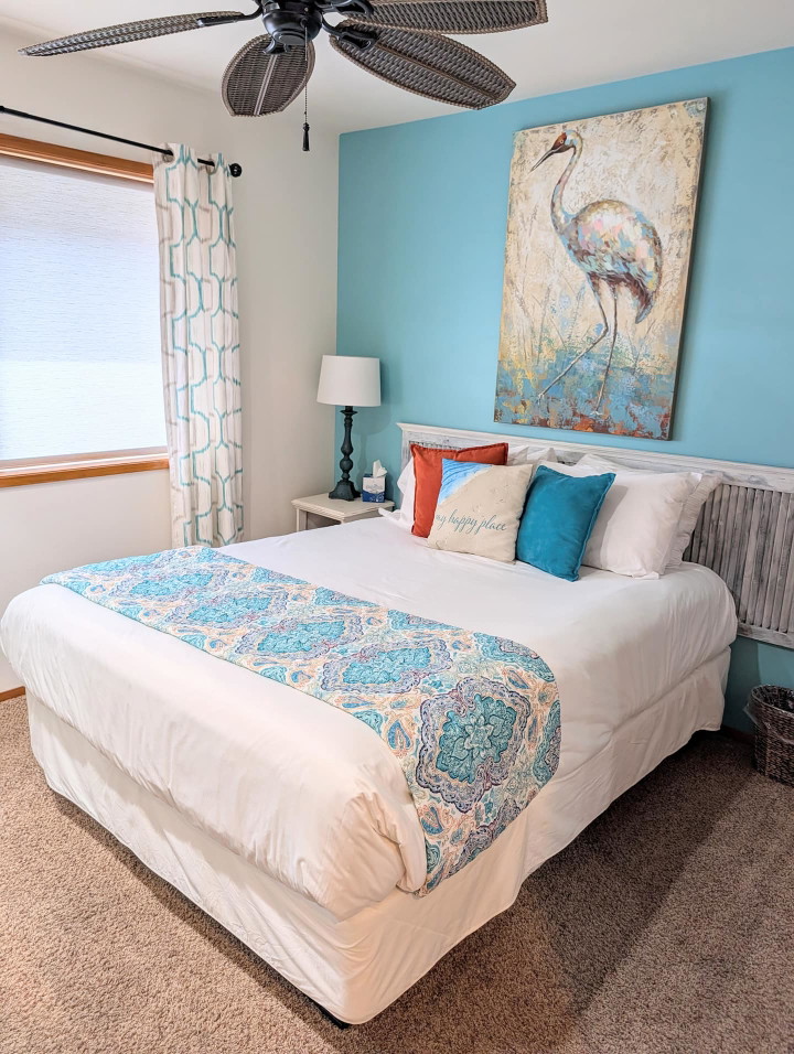 Turquoise Tide Retreat · Top Floor · Steps To Lake - Chelan, WA