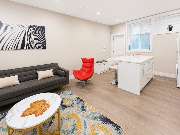 Modern 2-bedroom Guest Suite In Coquitlam - Coquitlam