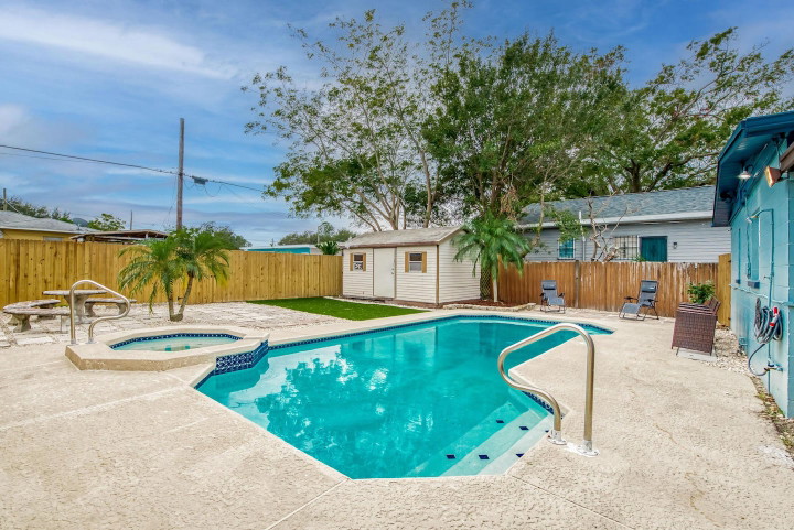 Adorable Oasis | Pool + Arcade | Screened Patio - Tampa, FL