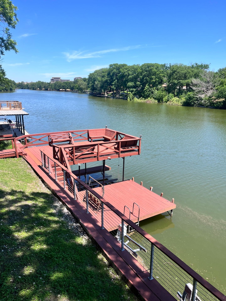 Waterfront Escape W/ Amazing Deck & Hot Tub! - Seguin