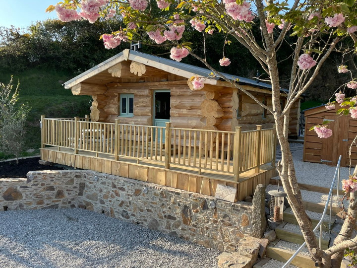 Beautifully Handcrafted Cosy Log Cabin - Pembrokeshire