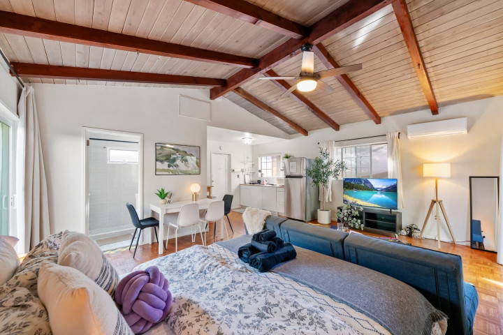Bonus Cal Tech Lovely Studio Getaway Private Yard - Altadena, CA