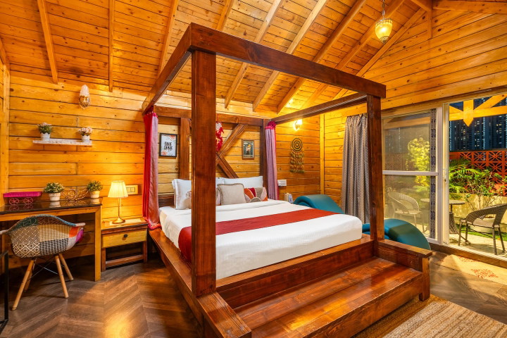 "Romantic Woodland Cottage: Jacuzzi& Private Lawn" - 