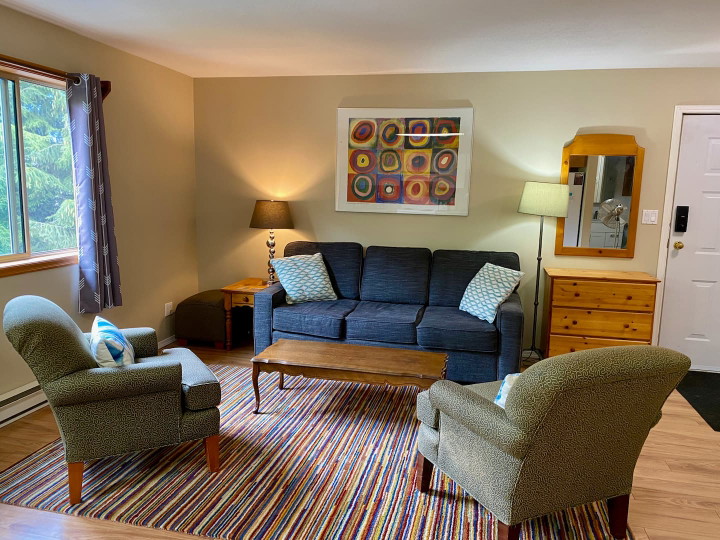 Private, Large 1 Bedroom Suite - Pemberton