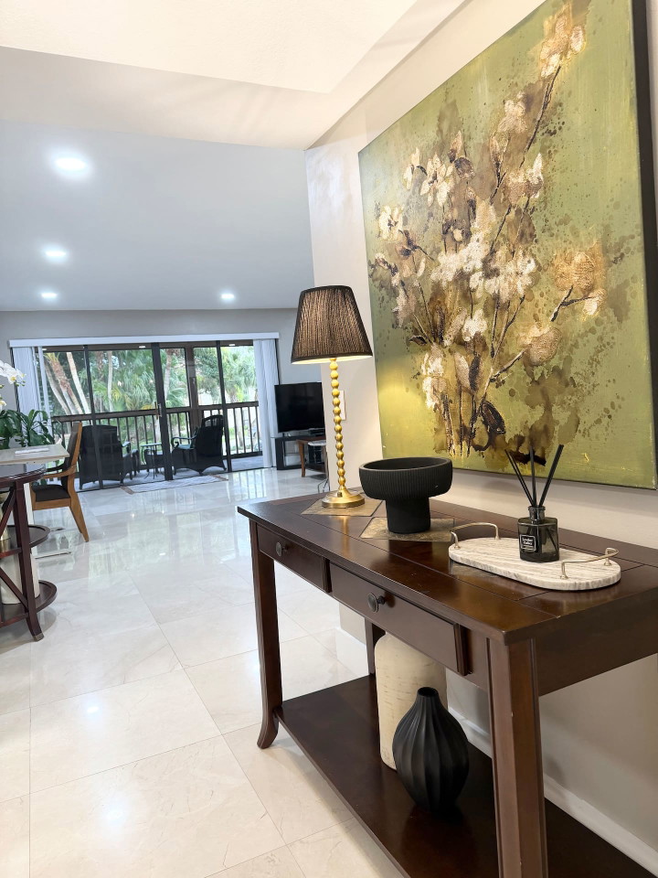 2 Bed 2 Bath Spacious Condo. - West Palm Beach, FL
