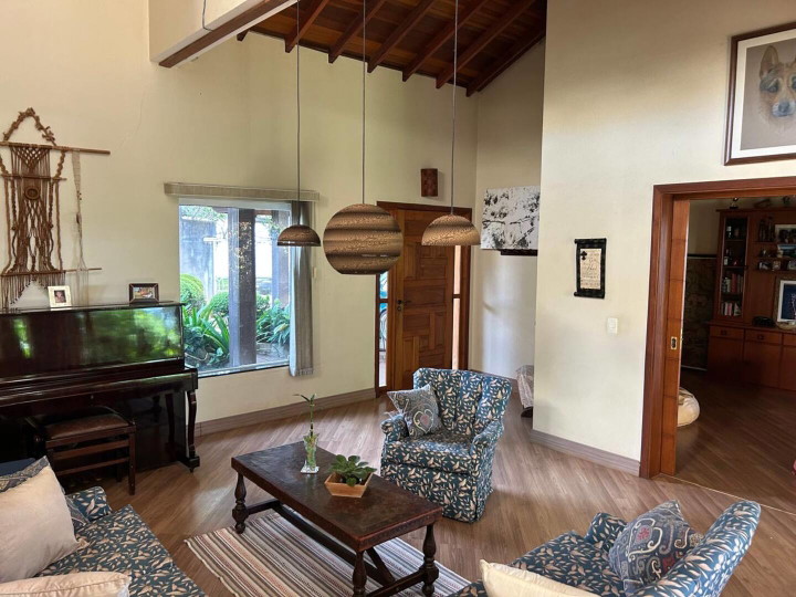 Casa Com 3 Suítes E Churrasqueira - Atibaia