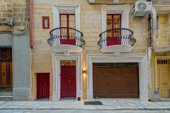 Modernized Traditional Townhouse In Floriana - Valletta
