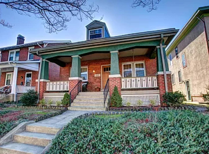 Bright, Quirky Bungalow - 里士滿