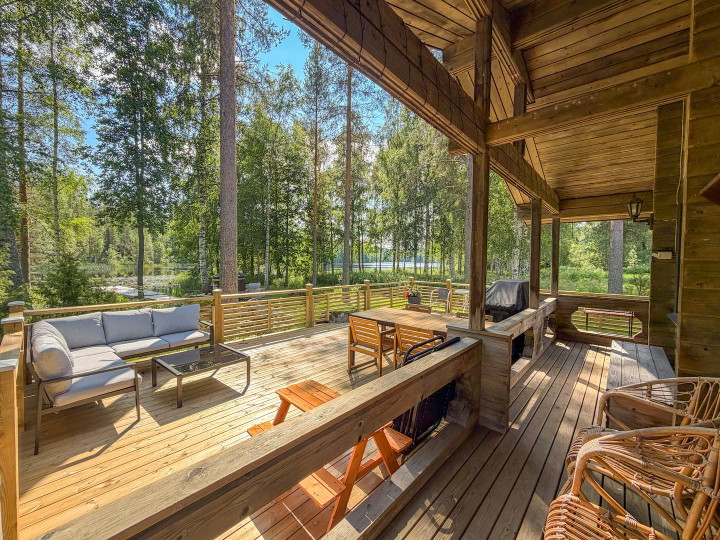 Saunallinen Hirsimökki Rannalla - Finlande
