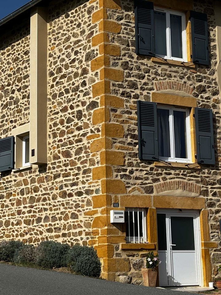 Maisonnette En Pierres Dorées - Tarare