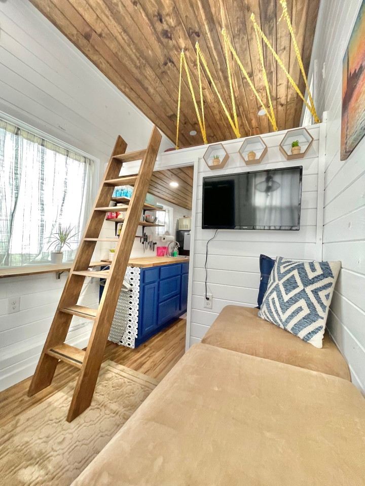 Tiny Home With Great Layout And Nurses Welcomed! - Houston, TX