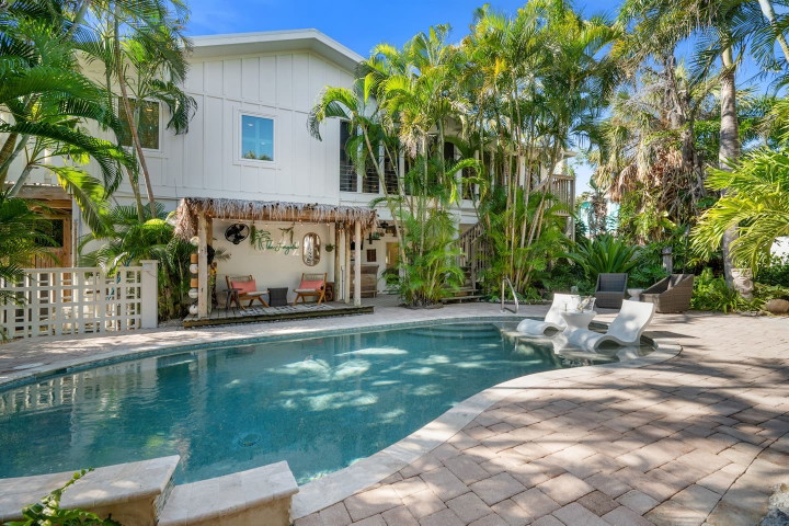 Jungalow Bay By Beach Boutique Rentals - Anna Maria, FL