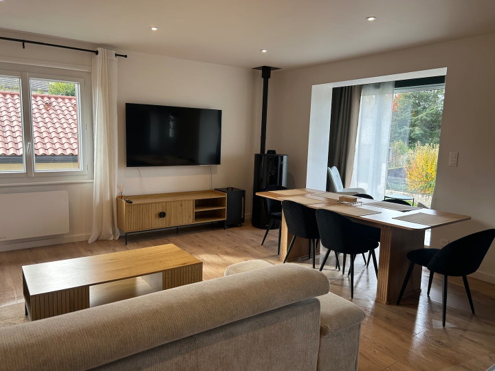 Three-bedroom House With Garden And Garage - Langogne