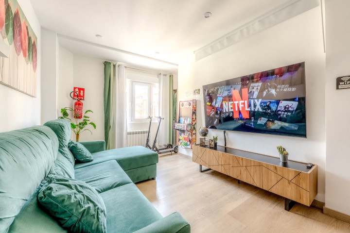 Luxury: 10 Pax Projector, Arcade Machine And Scooters - Oviedo