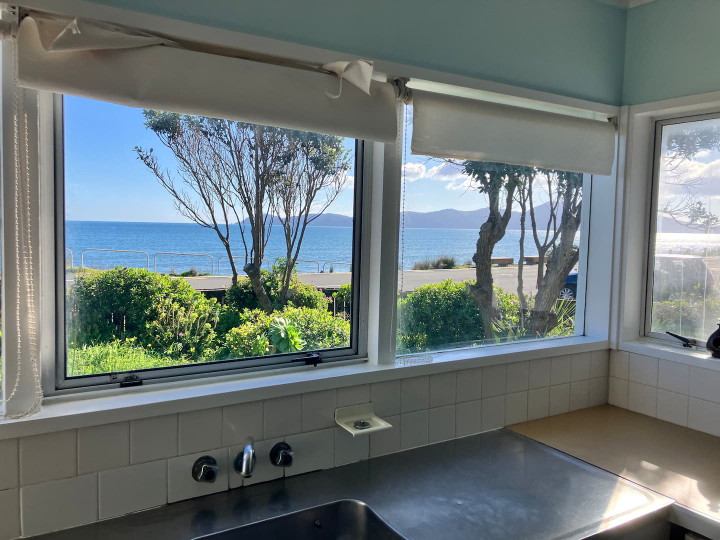 Tranquil Beachside Bach - Waikanae
