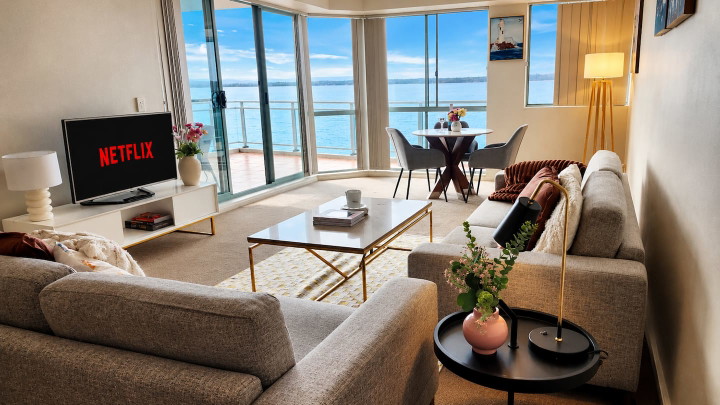 Waterfront Views W Balcony Pool Secure Parking - Central Coast