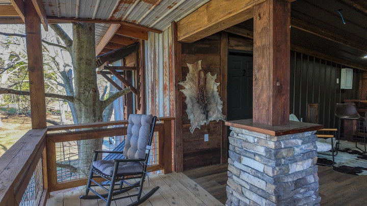 Loft 2 On The Farm! Overlooking Watusi Cattle - Jacksonville, AL