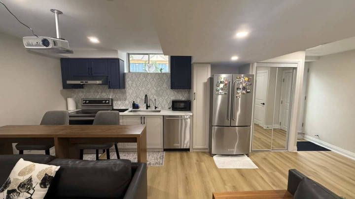 Cozy Private Basement Suite Modern & Comfortable - Kitchener
